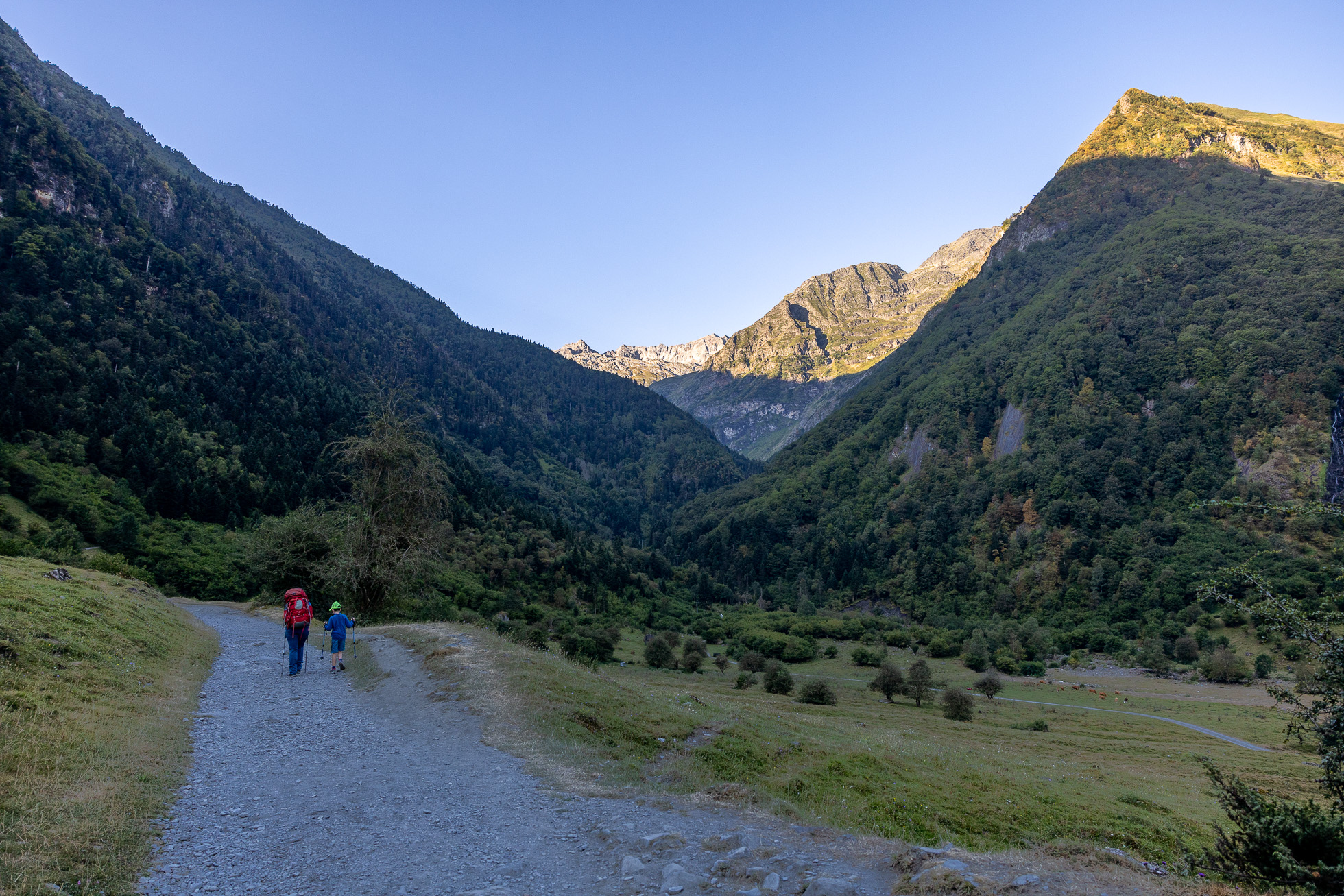 Randonnée au lac d'Oo et refuge d'Espingo - granges d'Astau