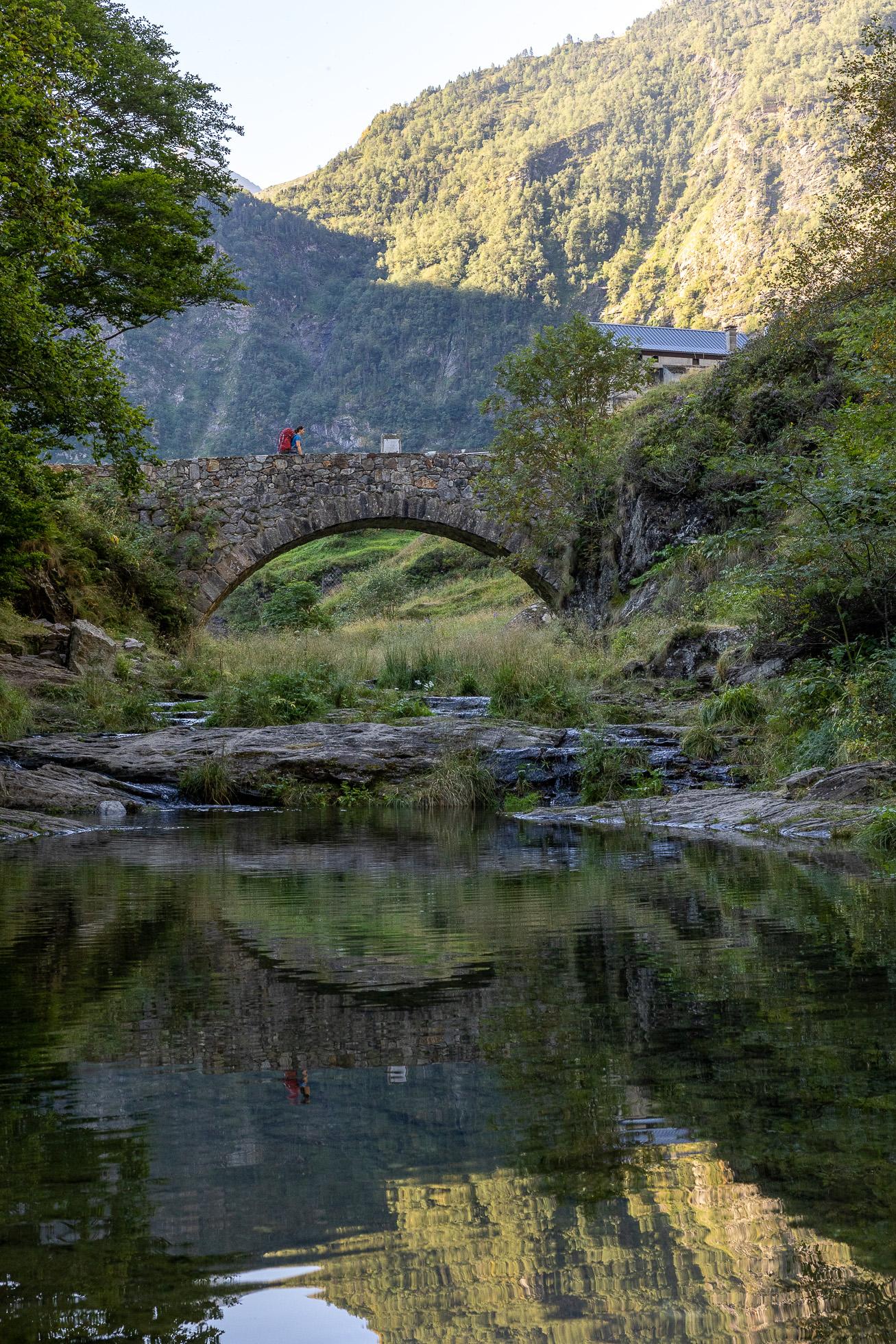 Randonnée au lac d'Oo et refuge d'Espingo - granges d'Astau