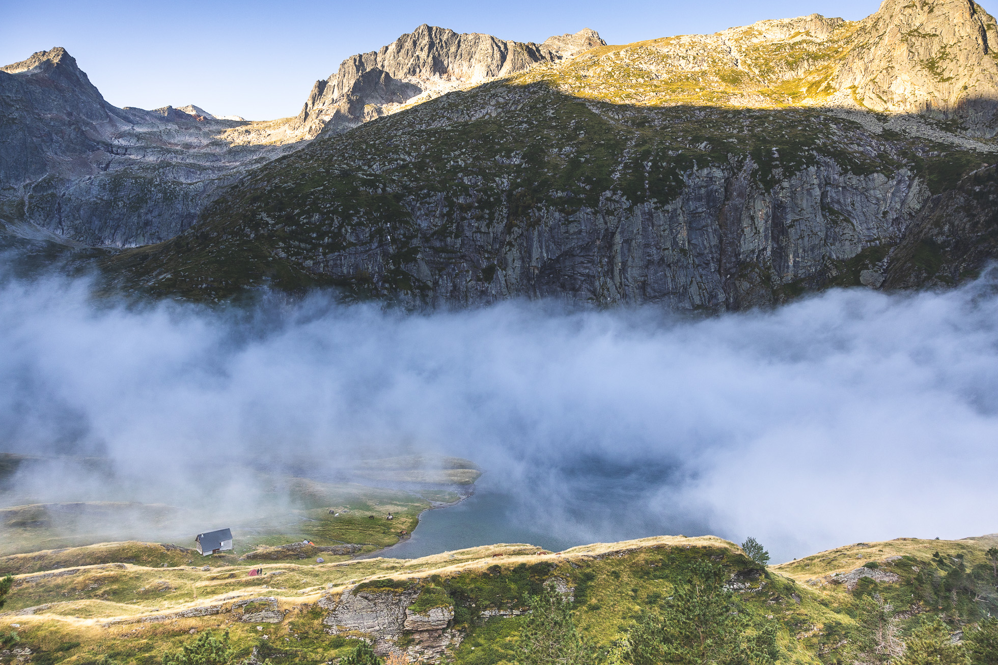 Randonnée au lac d'Oo et refuge d'Espingo - granges d'Astau