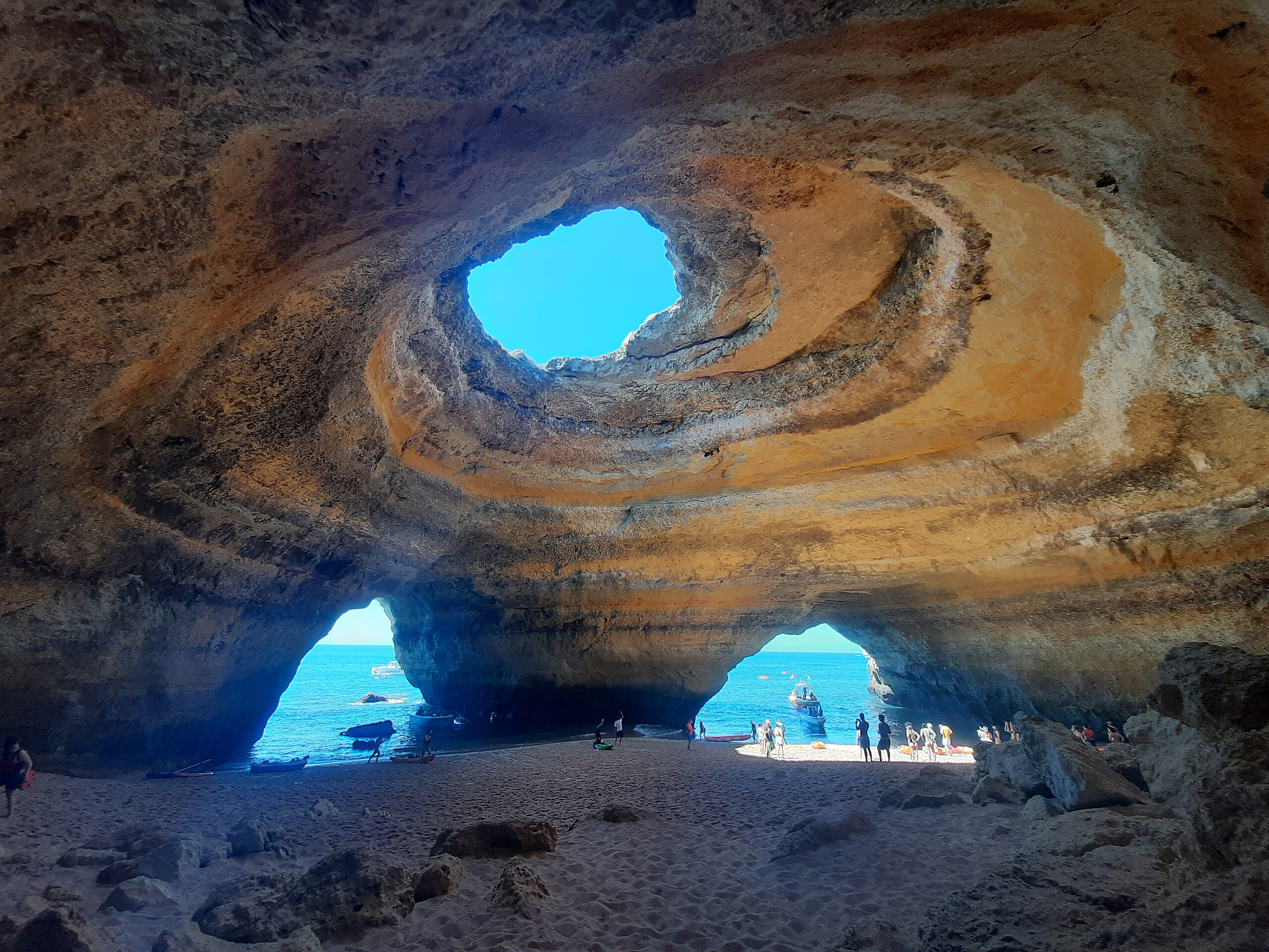 Visiter la grotte de Benagil en Algarve : Guide Complet 2026